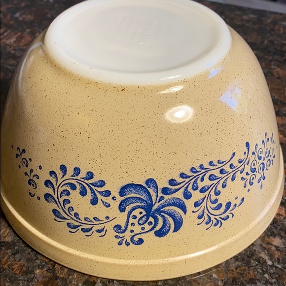 Pyrex | Kitchen | Pyrex 42 Homestead Mixing Bowl 12 Quart | Poshmark